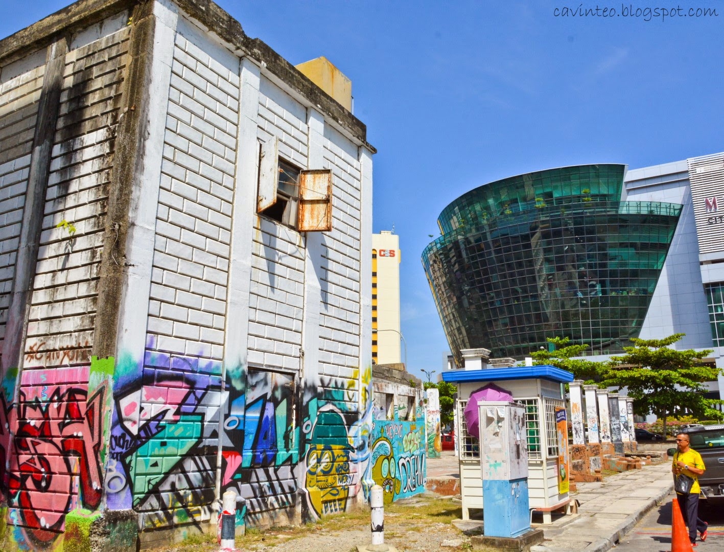 Entree Kibbles: Graffiti Building - An Unofficial Abode for Street ...